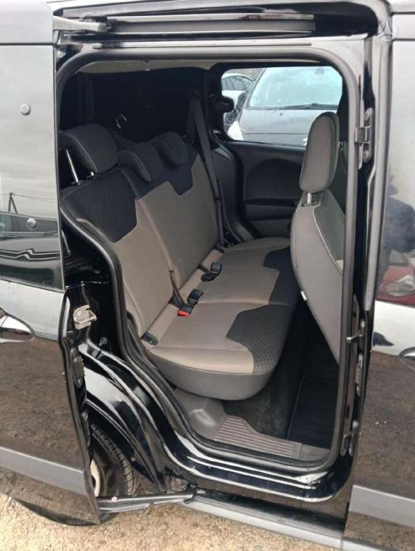 Black Ford Courier 2019 in Kaunas, with an engine capacity of 1.00 L and mileage of 120 thousand km for 5650 €, photo 11 on AUTOMOTO.COM.LV