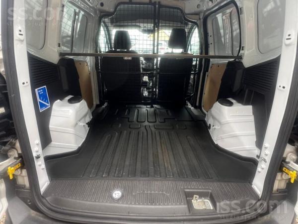 White Ford Courier 2019 in Riga, with an engine capacity of 1.00 L and mileage of 89 thousand km for 5800 €, photo 6 on AUTOMOTO.COM.LV