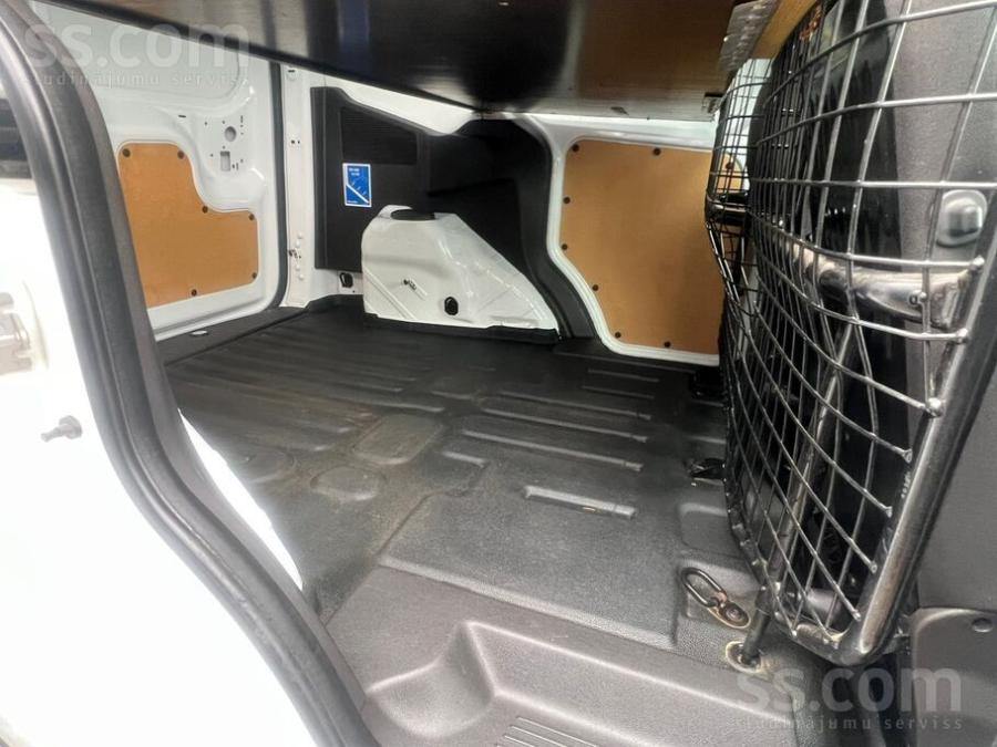White Ford Courier 2019 in Riga, with an engine capacity of 1.00 L and mileage of 89 thousand km for 5800 €, photo 7 on AUTOMOTO.COM.LV
