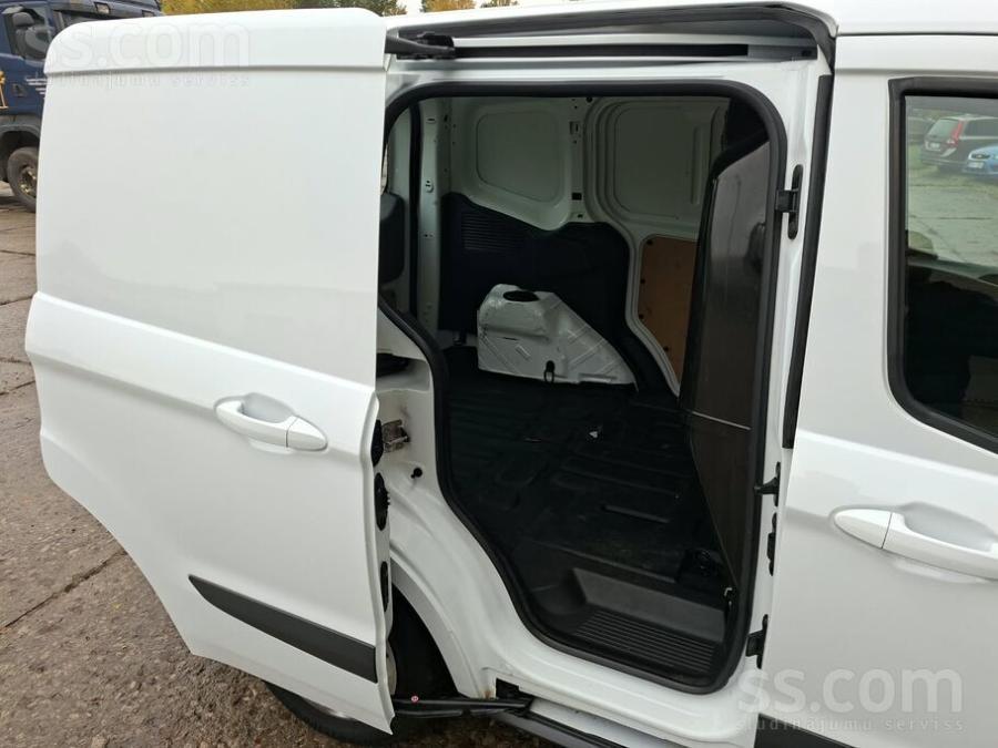 White Ford Courier 2014 in Jelgava, with an engine capacity of 1.50 L and mileage of 219 thousand km for 4990 €, photo 7 on AUTOMOTO.COM.LV