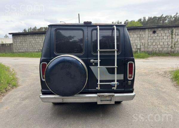 Blue Ford Econoline 1990 in Jurmala, with an engine capacity of 5.00 L and mileage of 63 thousand km for 4500 €, photo 5 on AUTOMOTO.COM.LV