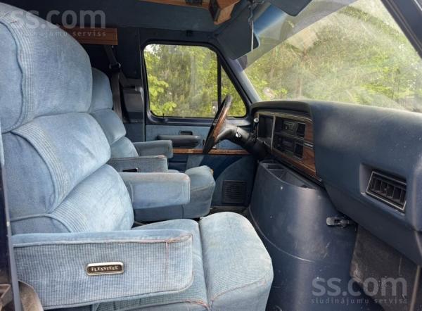 Blue Ford Econoline 1990 in Jurmala, with an engine capacity of 5.00 L and mileage of 63 thousand km for 4500 €, photo 9 on AUTOMOTO.COM.LV