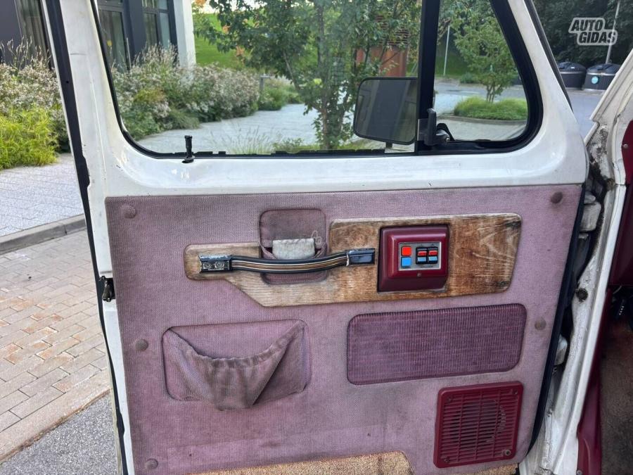 Ford Econoline 1990 Viļņa, ar dzinēja tilpumu 5.00 L un nobraukumu 134 tūkst. km par 8800 €, foto 14 vietnē AUTOMOTO.COM.LV