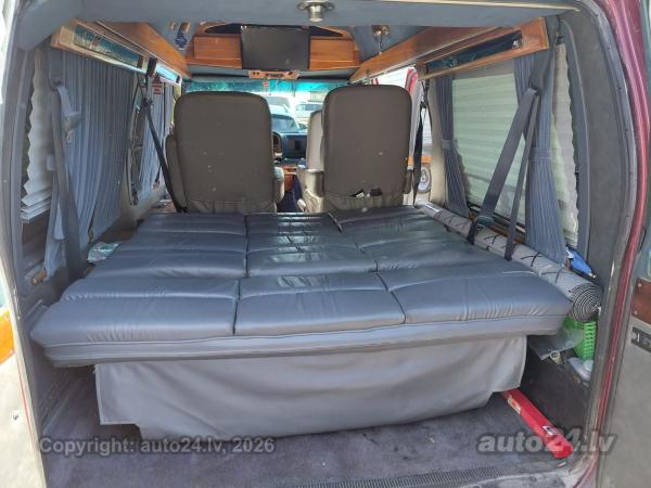 Red Ford Econoline 1993 in Rapla, with an engine capacity of 5.80 L and mileage of 292 thousand km for 7999 €, photo 5 on AUTOMOTO.COM.LV