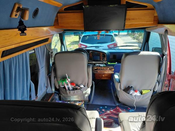 Red Ford Econoline 1993 in Rapla, with an engine capacity of 5.80 L and mileage of 292 thousand km for 7999 €, photo 8 on AUTOMOTO.COM.LV