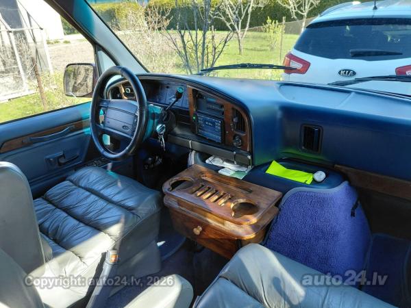 Red Ford Econoline 1993 in Rapla, with an engine capacity of 5.80 L and mileage of 292 thousand km for 7999 €, photo 10 on AUTOMOTO.COM.LV
