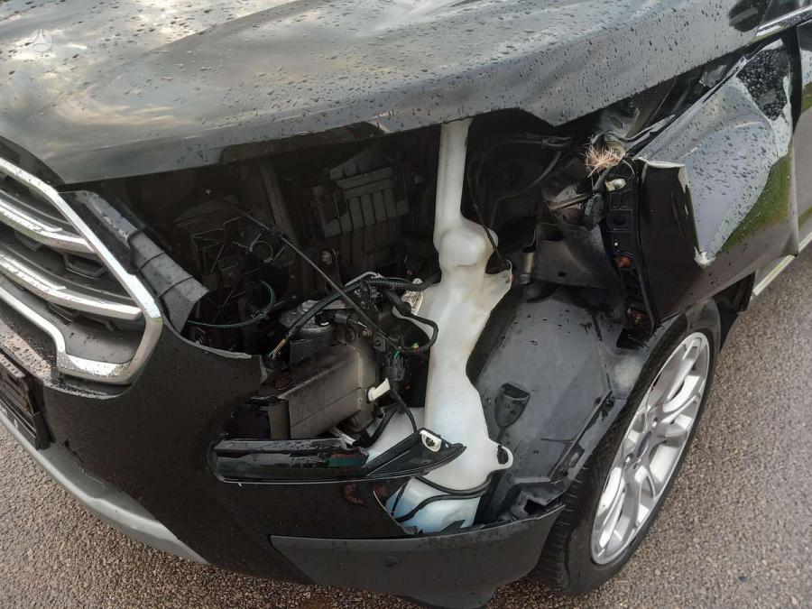 Black Ford EcoSport 2019 in Alytus, with an engine capacity of 1.00 L and mileage of 113 thousand km for 4899 €, photo 8 on AUTOMOTO.COM.LV