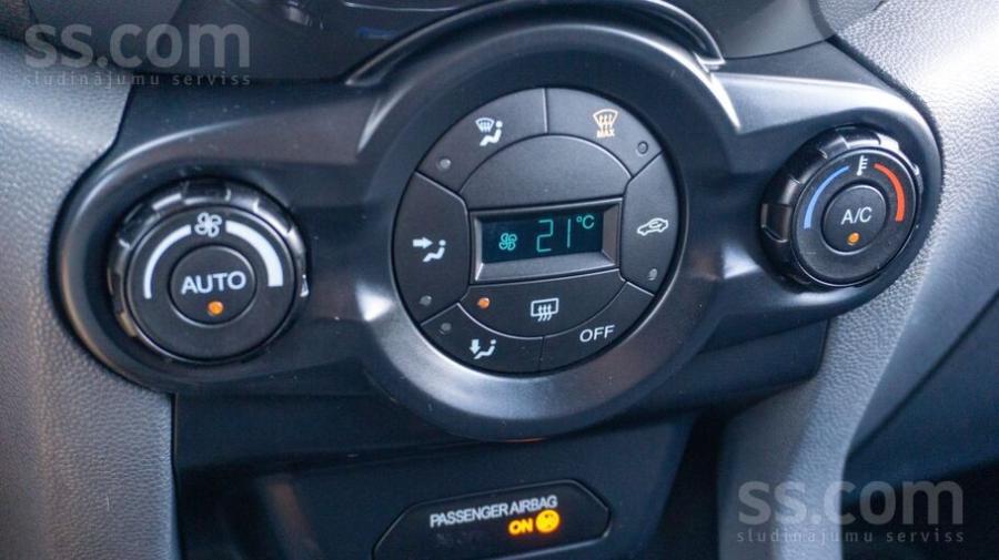 Zils Ford EcoSport 2015 Rīga, ar dzinēja tilpumu 1.00 L un nobraukumu 134 tūkst. km par 4990 €, foto 16 vietnē AUTOMOTO.COM.LV