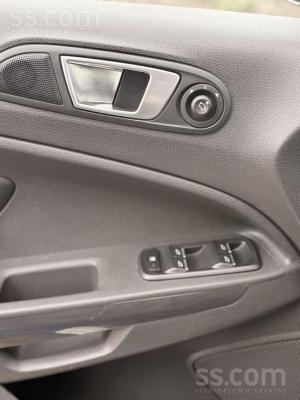 Zils Ford EcoSport 2016 Liepāja, ar dzinēja tilpumu 1.00 L un nobraukumu 124 tūkst. km par 5700 €, foto 17 vietnē AUTOMOTO.COM.LV