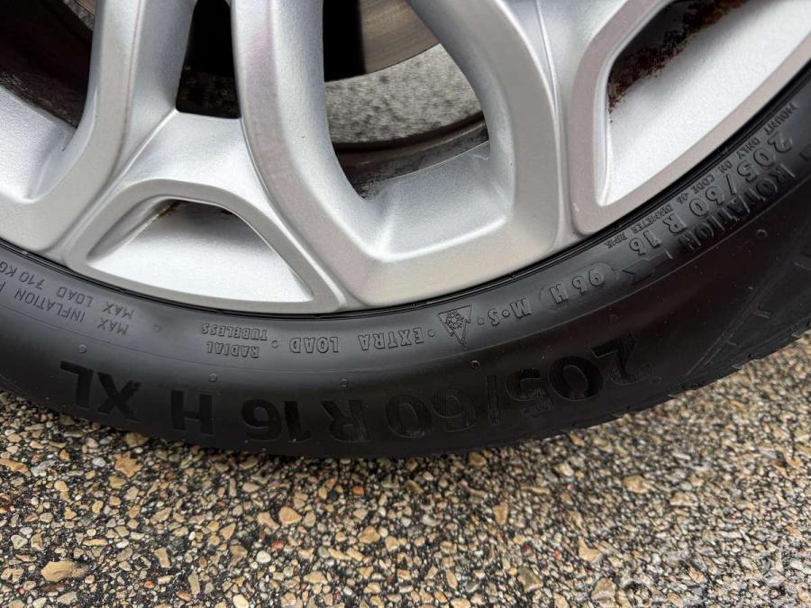 Pelēks Ford EcoSport 2014 Tauragė, ar dzinēja tilpumu 1.00 L un nobraukumu 178 tūkst. km par 4400 €, foto 15 vietnē AUTOMOTO.COM.LV