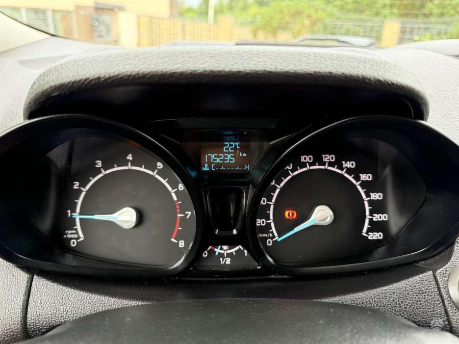 Pelēks Ford EcoSport 2014 Tauragė, ar dzinēja tilpumu 1.00 L un nobraukumu 178 tūkst. km par 4400 €, foto 22 vietnē AUTOMOTO.COM.LV