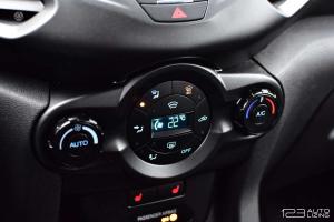 Pelēks Ford EcoSport 2017 Kretinga, ar dzinēja tilpumu 1.00 L un nobraukumu 150 tūkst. km par 5999 €, foto 19 vietnē AUTOMOTO.COM.LV