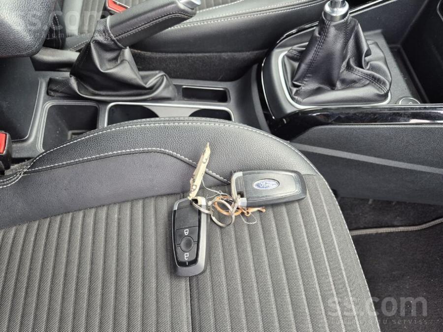 Pelēks Ford EcoSport 2018 Liepāja, ar dzinēja tilpumu 1.00 L un nobraukumu 119 tūkst. km par 8600 €, foto 19 vietnē AUTOMOTO.COM.LV