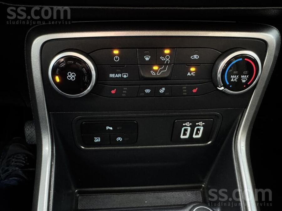 Sarkans Ford EcoSport 2018 Talsi, ar dzinēja tilpumu 1.00 L un nobraukumu 165 tūkst. km par 9000 €, foto 12 vietnē AUTOMOTO.COM.LV