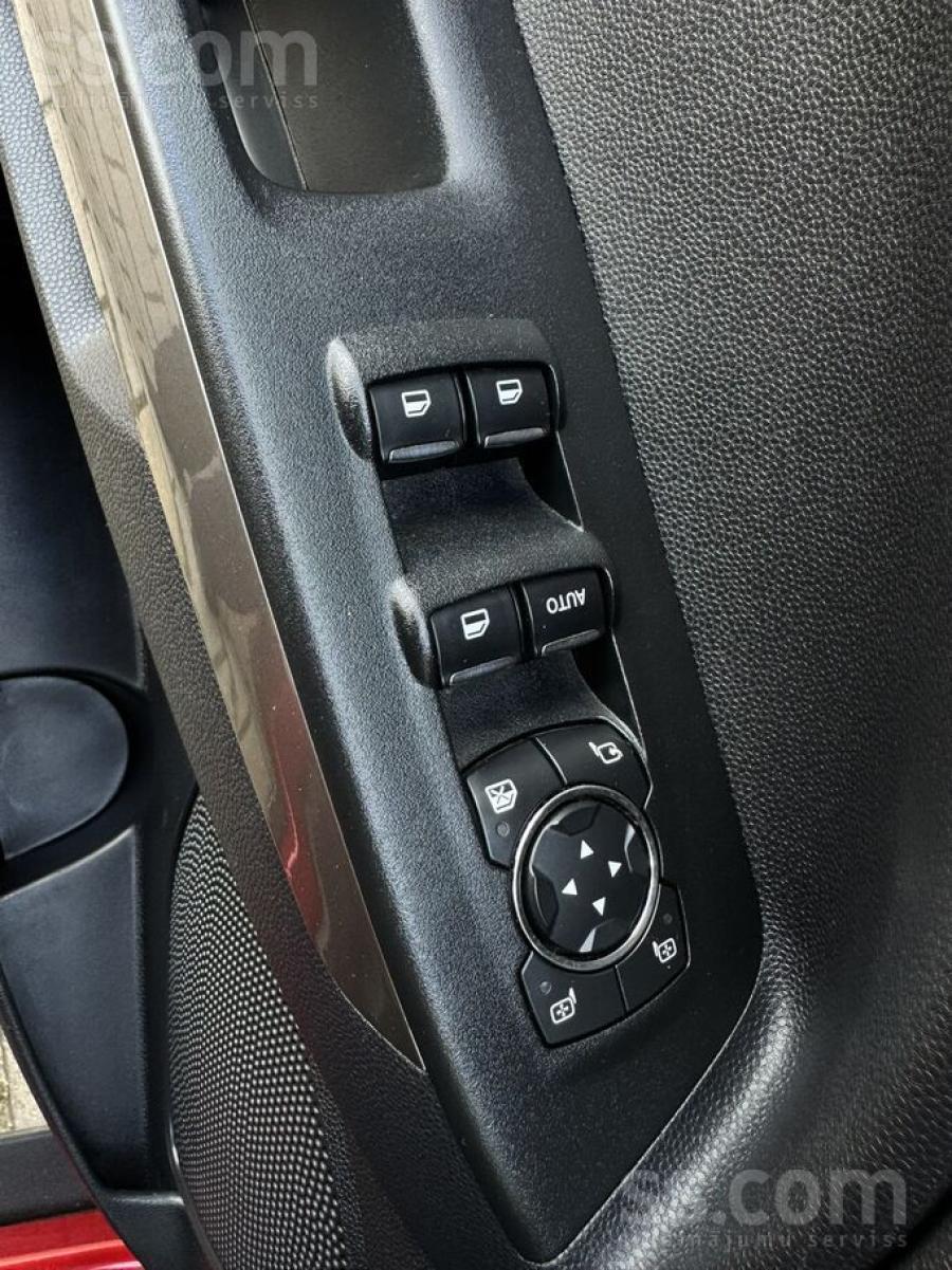 Sarkans Ford EcoSport 2018 Talsi, ar dzinēja tilpumu 1.00 L un nobraukumu 165 tūkst. km par 9000 €, foto 14 vietnē AUTOMOTO.COM.LV