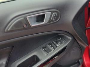 Red Ford EcoSport 2018 in Rokiskis, with an engine capacity of 1.00 L and mileage of 63 thousand km for 7950 €, photo 25 on AUTOMOTO.COM.LV