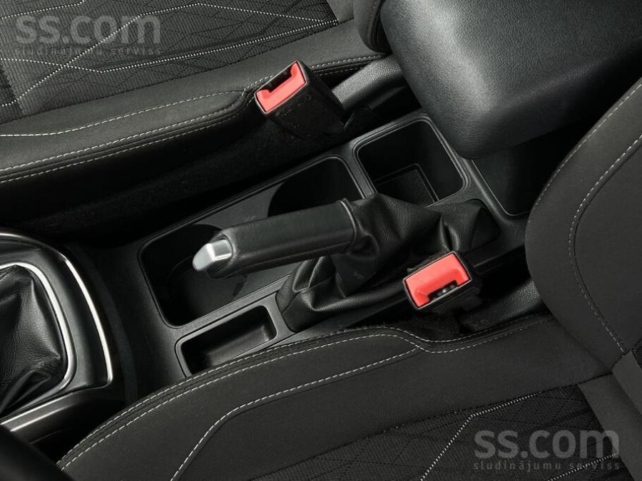 White Ford EcoSport 2019 in Riga, with an engine capacity of 1.00 L and mileage of 93 thousand km for 8900 €, photo 13 on AUTOMOTO.COM.LV