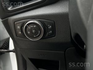 White Ford EcoSport 2019 in Riga, with an engine capacity of 1.00 L and mileage of 93 thousand km for 8900 €, photo 15 on AUTOMOTO.COM.LV