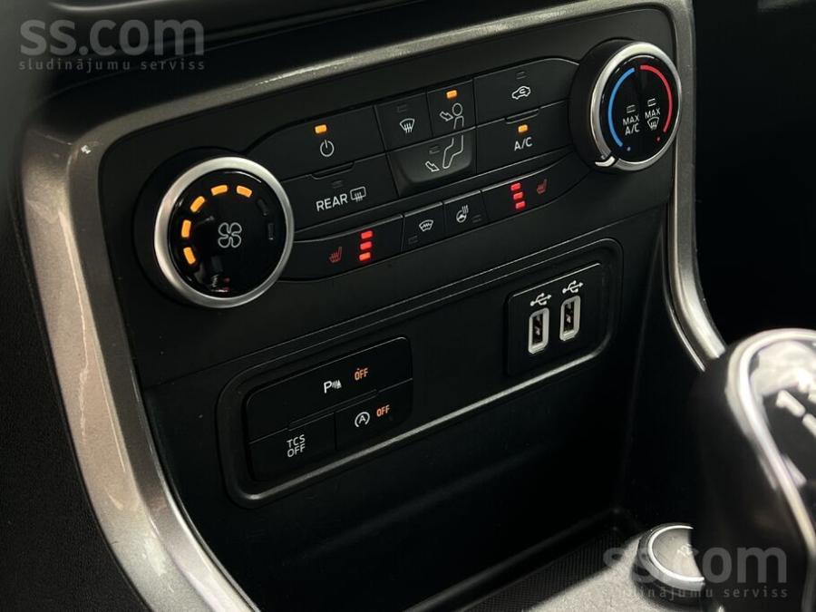White Ford EcoSport 2019 in Riga, with an engine capacity of 1.00 L and mileage of 93 thousand km for 8900 €, photo 18 on AUTOMOTO.COM.LV