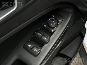 White Ford EcoSport 2019 in Riga, with an engine capacity of 1.00 L and mileage of 93 thousand km for 8900 €, photo 19 on AUTOMOTO.COM.LV