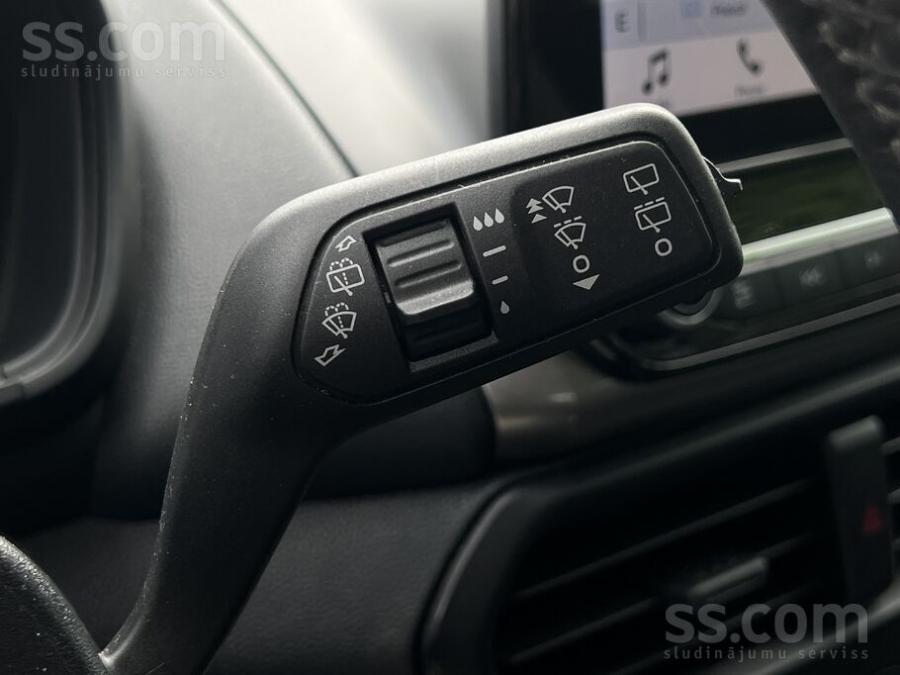 White Ford EcoSport 2019 in Riga, with an engine capacity of 1.00 L and mileage of 93 thousand km for 8900 €, photo 20 on AUTOMOTO.COM.LV