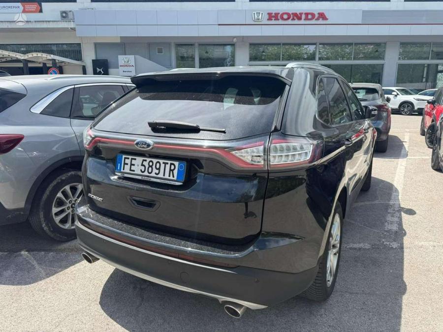 Black Ford Edge 2016 in Siauliai, with an engine capacity of 2.00 L and mileage of 270 thousand km for 9900 €, photo 7 on AUTOMOTO.COM.LV