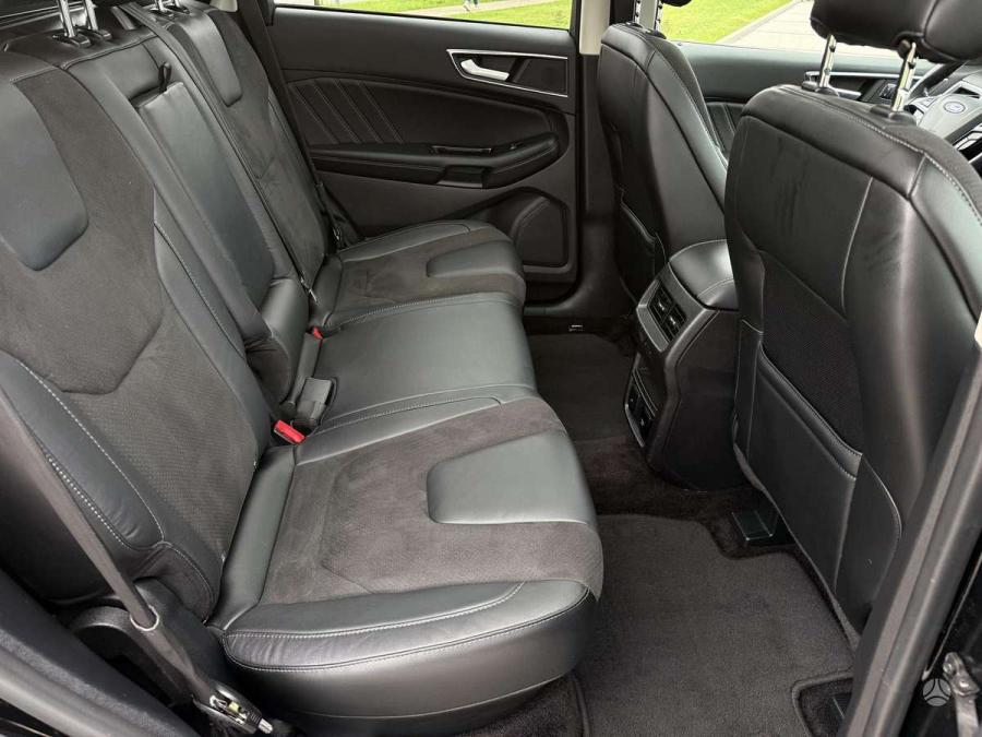 Black Ford Edge 2016 in Siauliai, with an engine capacity of 2.00 L and mileage of 249 thousand km for 16450 €, photo 29 on AUTOMOTO.COM.LV