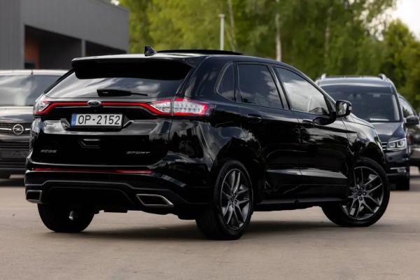 Black Ford Edge 2017 in Jelgava, with an engine capacity of 2.00 L and mileage of 225 thousand km for 15700 €, photo 3 on AUTOMOTO.COM.LV