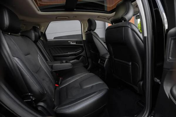 Black Ford Edge 2017 in Jelgava, with an engine capacity of 2.00 L and mileage of 225 thousand km for 15700 €, photo 9 on AUTOMOTO.COM.LV