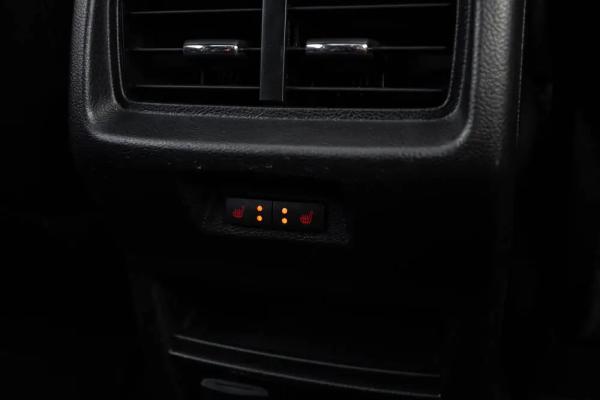 Black Ford Edge 2017 in Jelgava, with an engine capacity of 2.00 L and mileage of 225 thousand km for 15700 €, photo 10 on AUTOMOTO.COM.LV