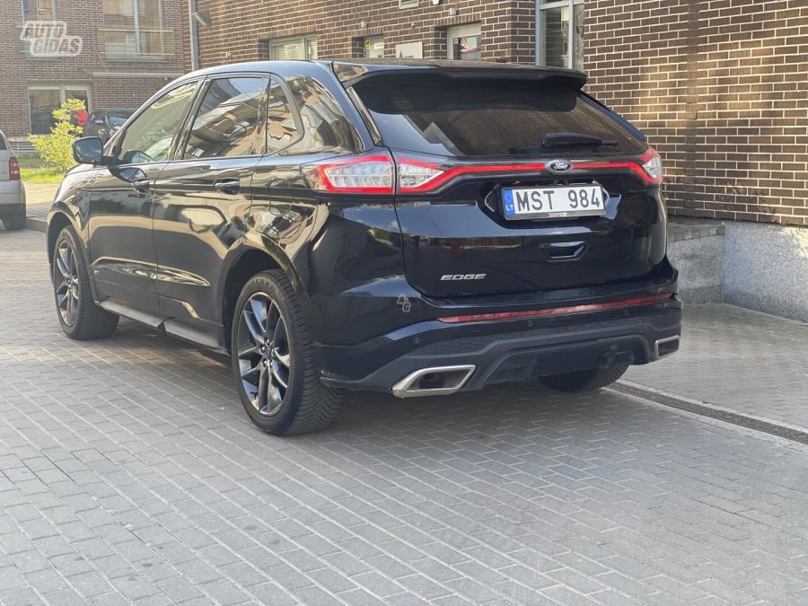 Black Ford Edge 2018 in Vilnius, with an engine capacity of 2.00 L and mileage of 175 thousand km for 18600 €, photo 4 on AUTOMOTO.COM.LV