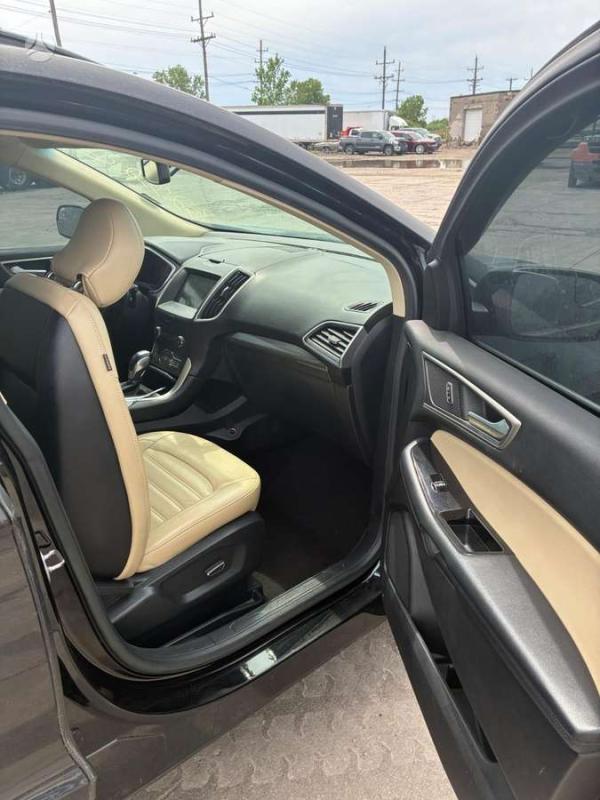 Black Ford Edge 2018 in Kretinga, with an engine capacity of 3.50 L and mileage of 131 thousand km for 10000 €, photo 8 on AUTOMOTO.COM.LV