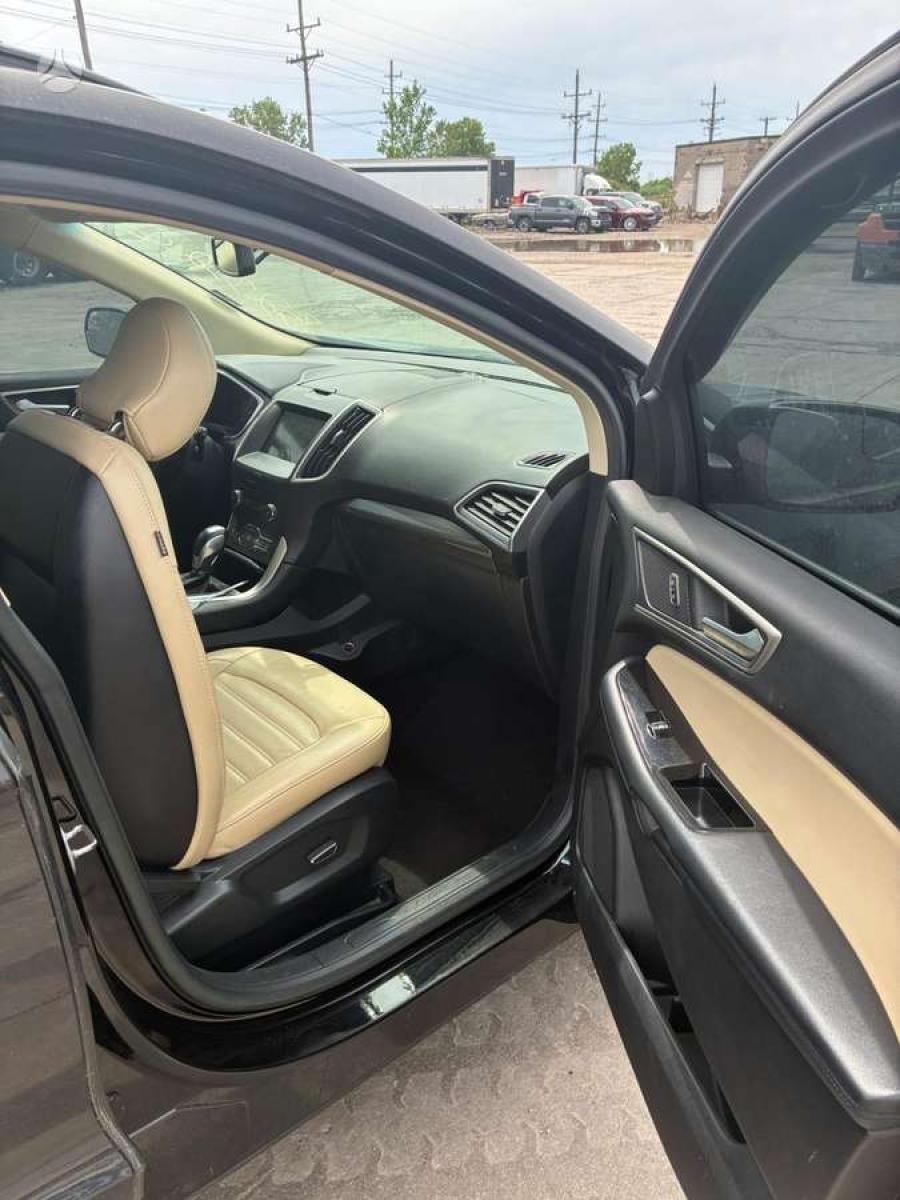 Black Ford Edge 2018 in Kretinga, with an engine capacity of 3.50 L and mileage of 131 thousand km for 10000 €, photo 9 on AUTOMOTO.COM.LV