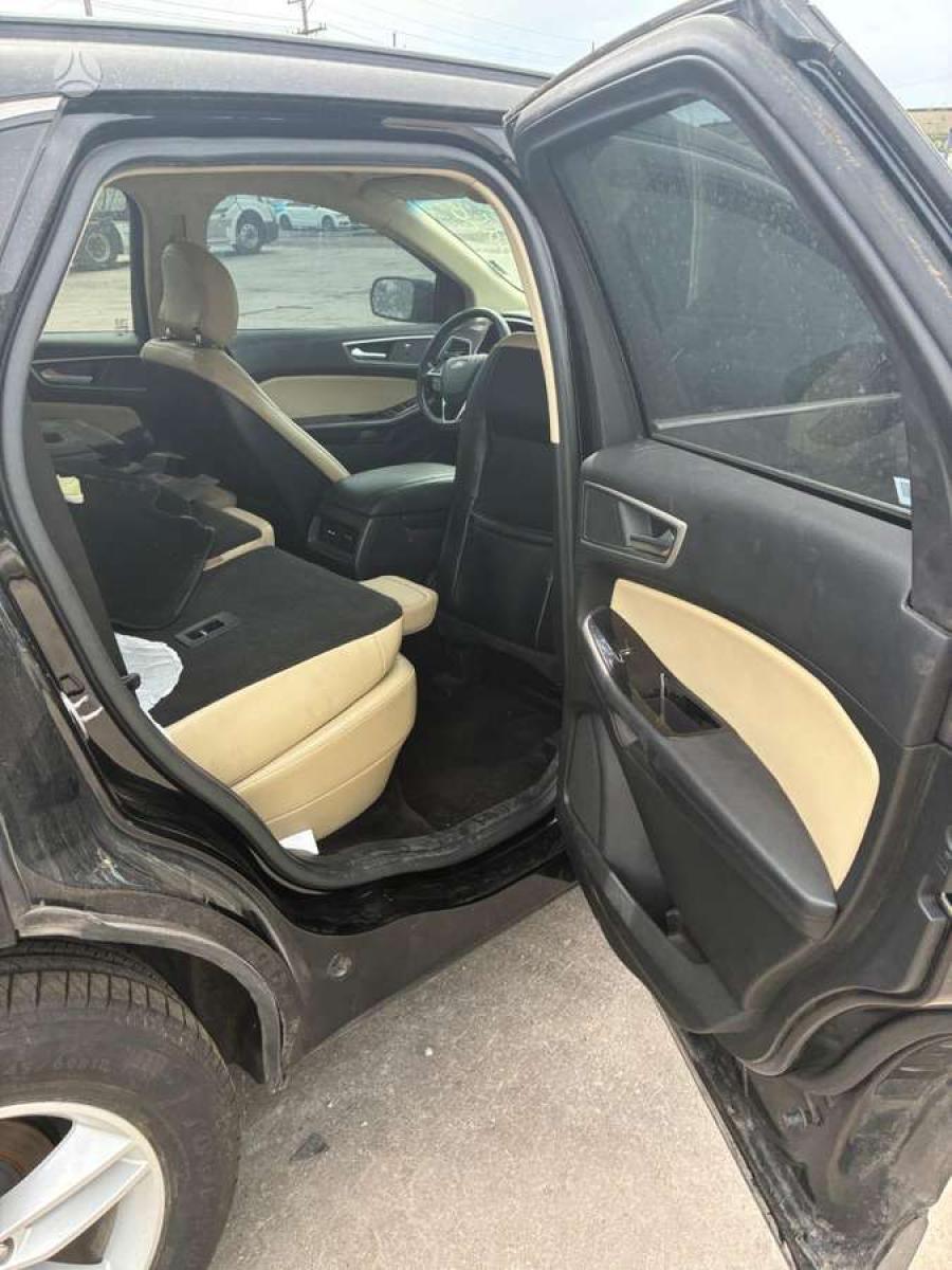Black Ford Edge 2018 in Kretinga, with an engine capacity of 3.50 L and mileage of 131 thousand km for 10000 €, photo 10 on AUTOMOTO.COM.LV