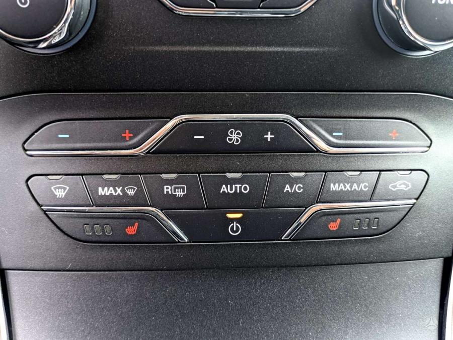 Black Ford Edge 2018 in Kretinga, with an engine capacity of 3.50 L and mileage of 153 thousand km for 15500 €, photo 17 on AUTOMOTO.COM.LV