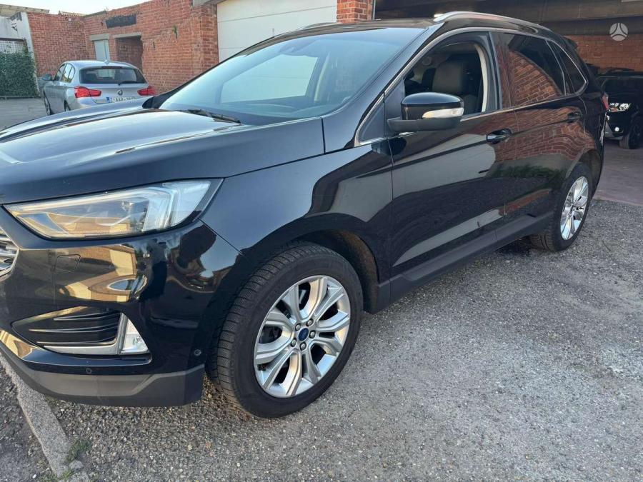 Black Ford Edge 2021 in Vilnius, with an engine capacity of 2.00 L and mileage of 299 thousand km for 13350 €, photo 4 on AUTOMOTO.COM.LV