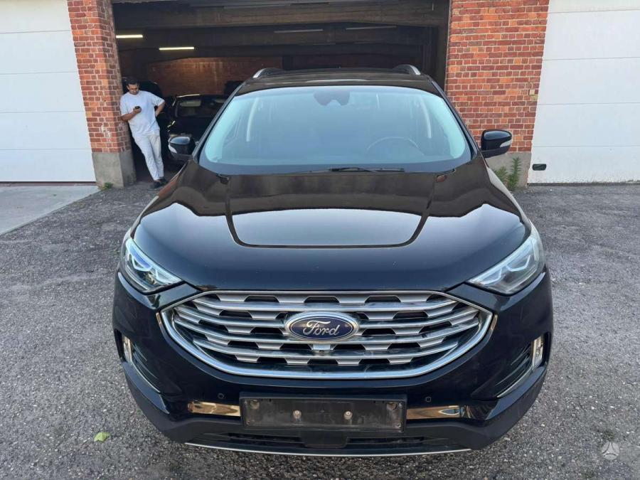 Black Ford Edge 2021 in Vilnius, with an engine capacity of 2.00 L and mileage of 299 thousand km for 13350 €, photo 5 on AUTOMOTO.COM.LV