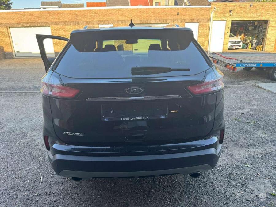 Black Ford Edge 2021 in Vilnius, with an engine capacity of 2.00 L and mileage of 299 thousand km for 13350 €, photo 6 on AUTOMOTO.COM.LV