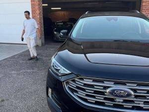 Black Ford Edge 2021 in Vilnius, with an engine capacity of 2.00 L and mileage of 299 thousand km for 13350 €, photo 8 on AUTOMOTO.COM.LV