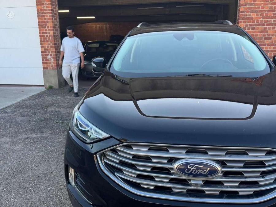 Black Ford Edge 2021 in Vilnius, with an engine capacity of 2.00 L and mileage of 299 thousand km for 13350 €, photo 9 on AUTOMOTO.COM.LV