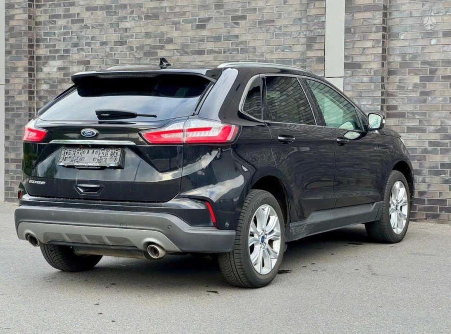 Black Ford Edge 2021 in Vilnius, with an engine capacity of 2.00 L and mileage of 299 thousand km for 13350 €, photo 14 on AUTOMOTO.COM.LV