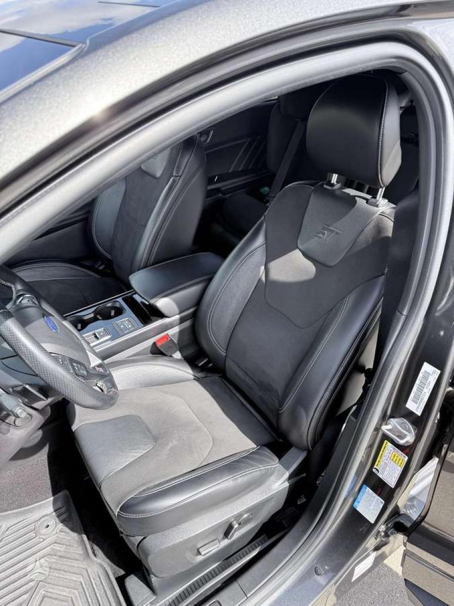 Grey Ford Edge 2019 in Siauliai, with an engine capacity of 2.69 L and mileage of 90 thousand km for 20000 €, photo 10 on AUTOMOTO.COM.LV