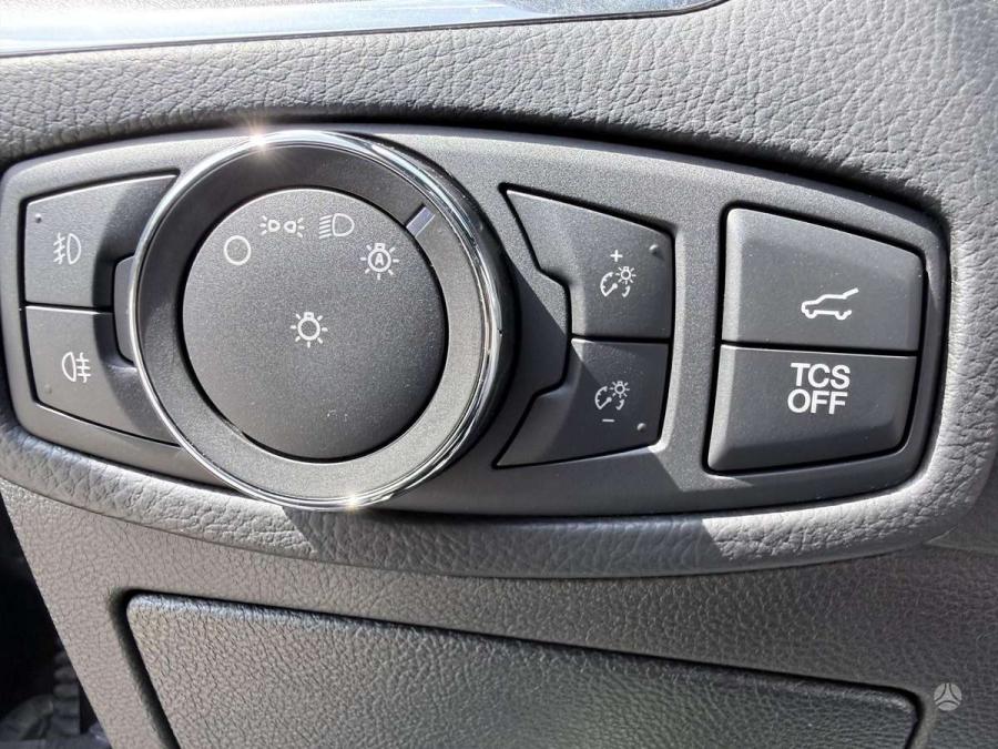 Grey Ford Edge 2019 in Siauliai, with an engine capacity of 2.69 L and mileage of 90 thousand km for 20000 €, photo 15 on AUTOMOTO.COM.LV