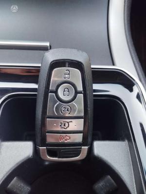 Grey Ford Edge 2020 in Vilnius, with an engine capacity of 2.00 L and mileage of 44 thousand km for 16500 €, photo 28 on AUTOMOTO.COM.LV