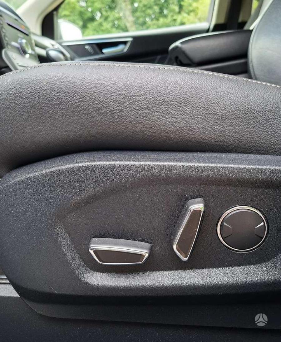 White Ford Edge 2017 in Kretinga, with an engine capacity of 2.00 L and mileage of 240 thousand km for 9499 €, photo 23 on AUTOMOTO.COM.LV