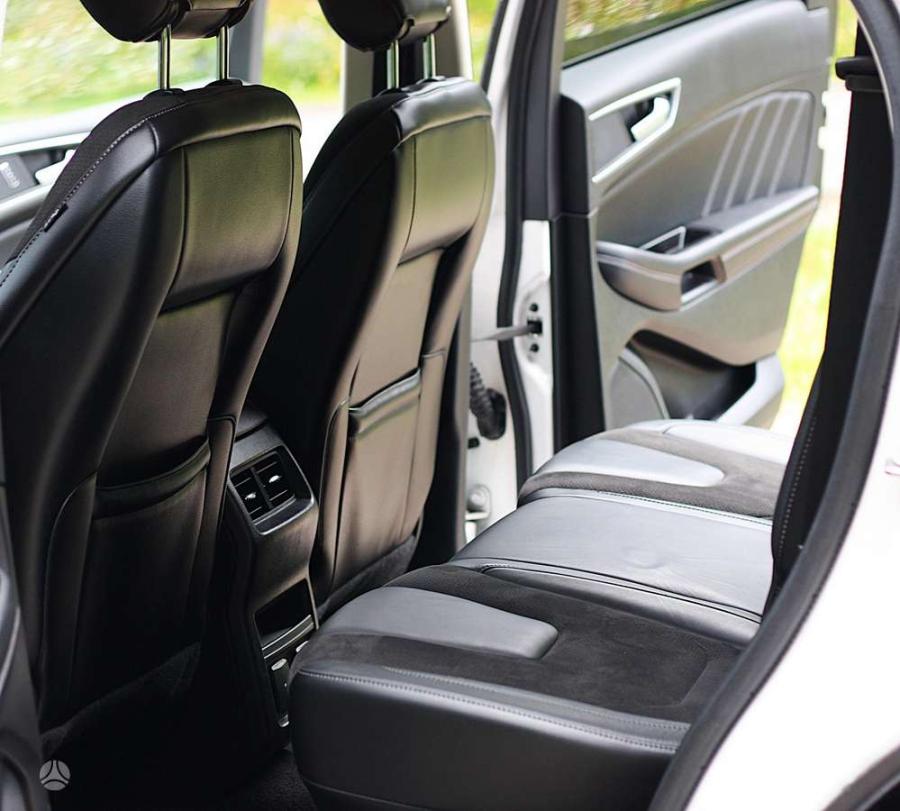 White Ford Edge 2017 in Kretinga, with an engine capacity of 2.00 L and mileage of 240 thousand km for 9499 €, photo 26 on AUTOMOTO.COM.LV