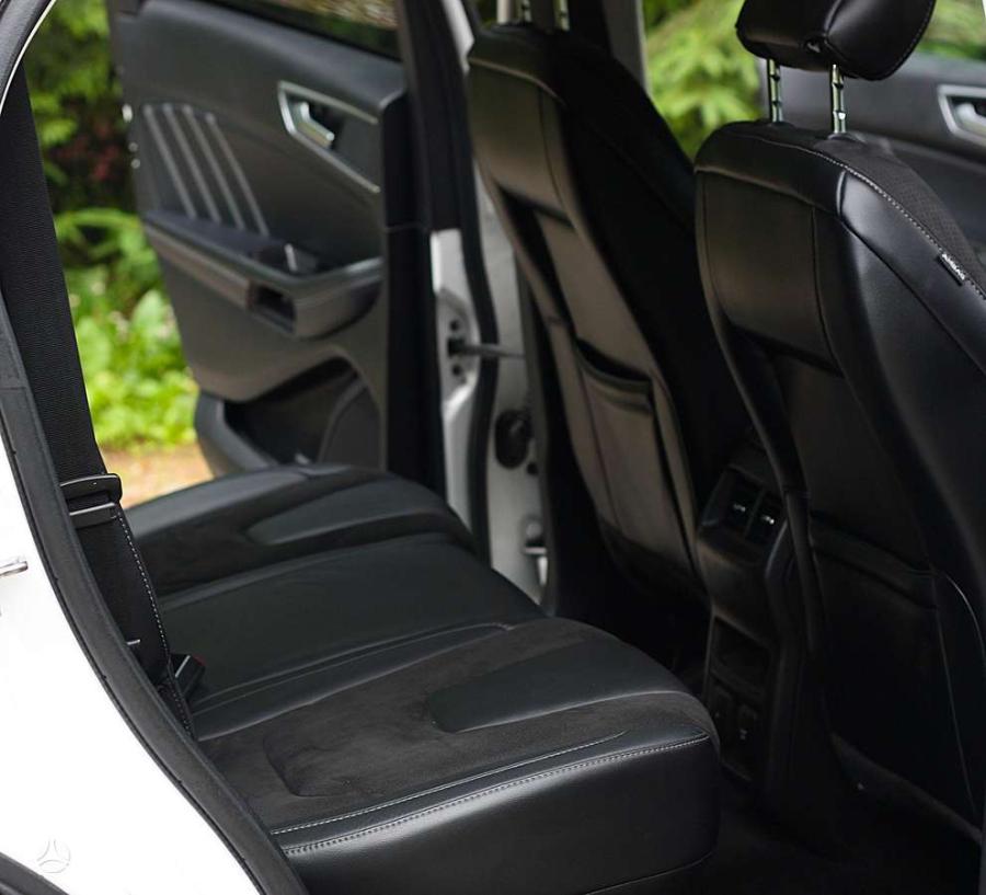 White Ford Edge 2017 in Kretinga, with an engine capacity of 2.00 L and mileage of 240 thousand km for 9499 €, photo 28 on AUTOMOTO.COM.LV