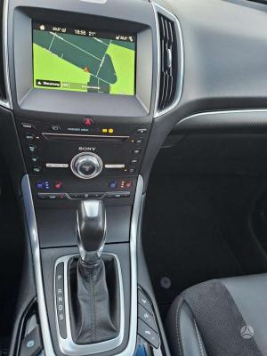 White Ford Edge 2018 in Ukmerge, with an engine capacity of 2.00 L and mileage of 244 thousand km for 13300 €, photo 4 on AUTOMOTO.COM.LV