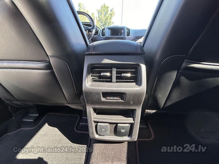 White Ford Edge 2019 in Parnu, with an engine capacity of 2.00 L and mileage of 165 thousand km for 20990 €, photo 6 on AUTOMOTO.COM.LV