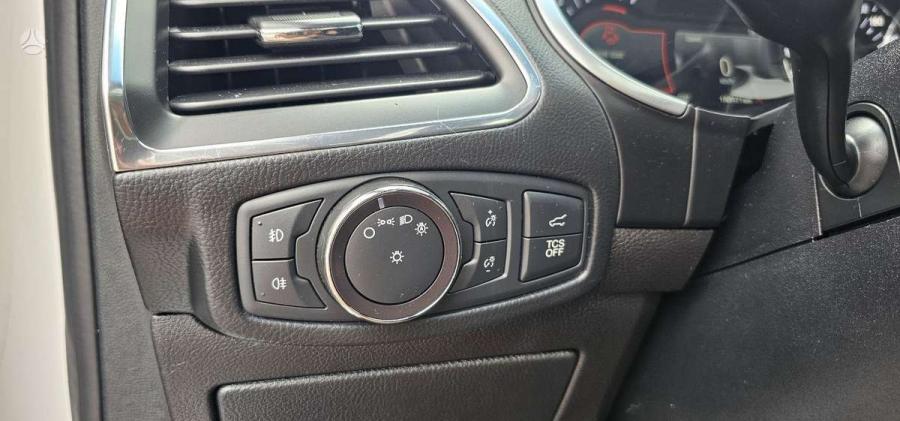 White Ford Edge 2019 in Klaipeda, with an engine capacity of 2.00 L and mileage of 187 thousand km for 19800 €, photo 20 on AUTOMOTO.COM.LV